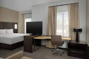 Estúdio, 1 cama king-size | Secretária, secretária adequada para computadores portáteis 