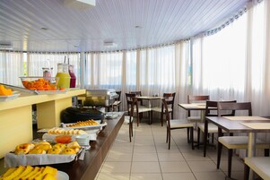 Pequeno-almoço tipo buffet diário incluído 