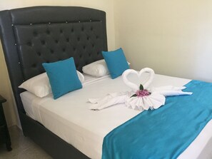 Quarto Standard, 1 cama de casal, não fumadores, casa de banho anexa | Roupa de alta qualidade, cortinas/cortinados opacos, Wi-fi grátis 