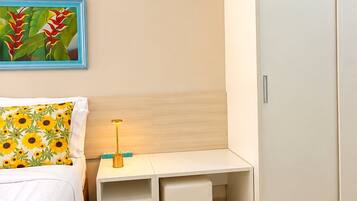 Apartamento básico | Roupas de cama premium, escrivaninha, cortinas blackout