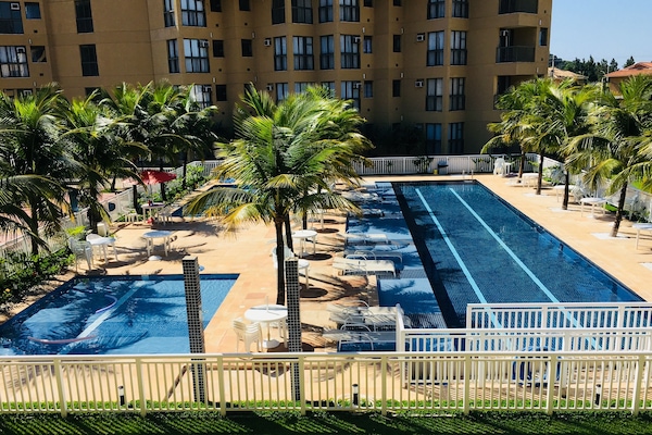 3 piscinas externas, guarda-sóis, espreguiçadeiras