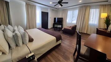 Quarto casal standard | 1 quarto, edredons de pluma, cofres nos quartos