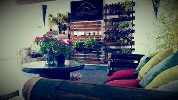 Área de estar no saguão