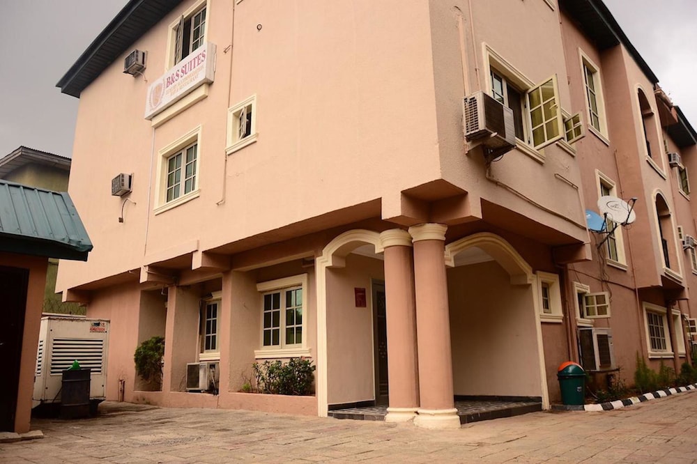 B & S Hotel - Lagos