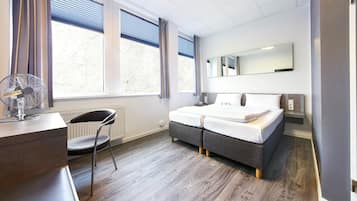 Secretária, Wi-fi grátis, roupa de cama fornecida