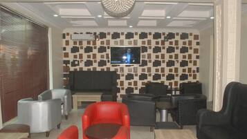 Área de estar no saguão