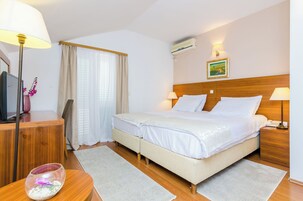 Quarto Twin (Double or Twin Room with Balcony and ) | Minibar, berços/camas para crianças grátis, Wi-fi grátis