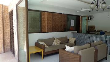 Área de estar no saguão