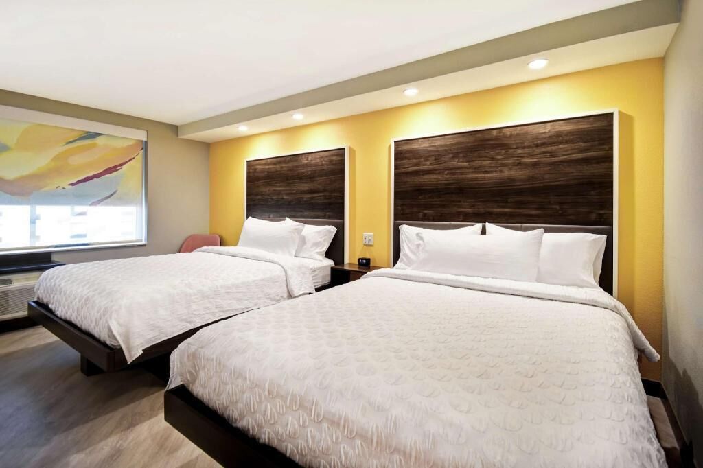 Cofres nos quartos, escrivaninha, cortinas blackout
