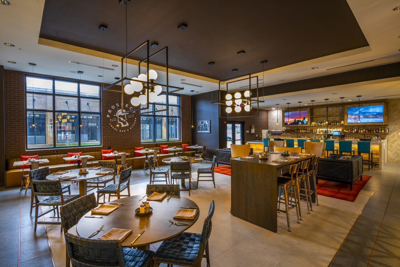 Pequeno-almoço completo diário mediante uma taxa 