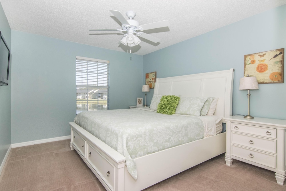 Lake Front - 1 Bedroom W/ A Den 1 Bath - Hillsborough County, FL