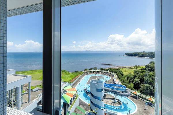 Quarto Duplo, vista para o mar | Cofre no quarto, secretária, Wi-fi grátis, roupa de cama fornecida