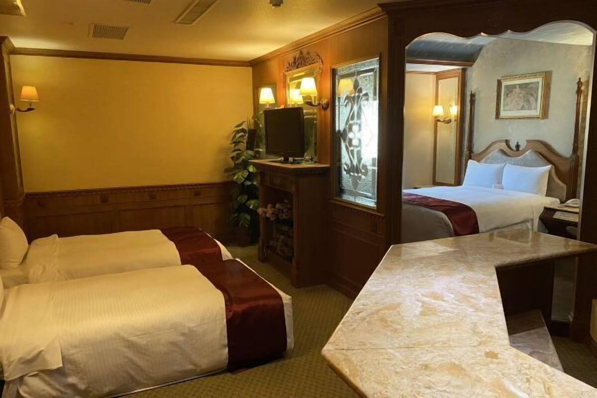 Edredões de penas, cortinas/cortinados opacos, Wi-fi grátis