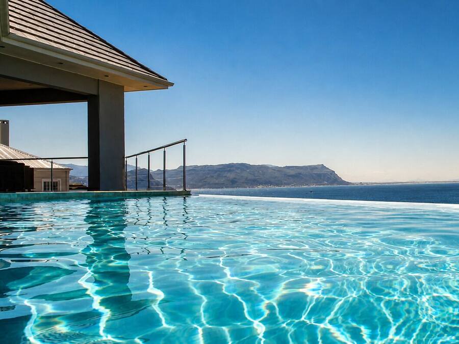 Piscina externa, espreguiçadeiras