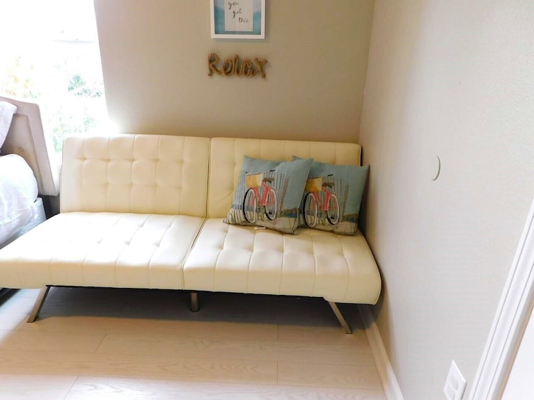 5 Min Walk To Beach (1 Block). Newly Renovated Spacious 3beds 3baths - Biloxi