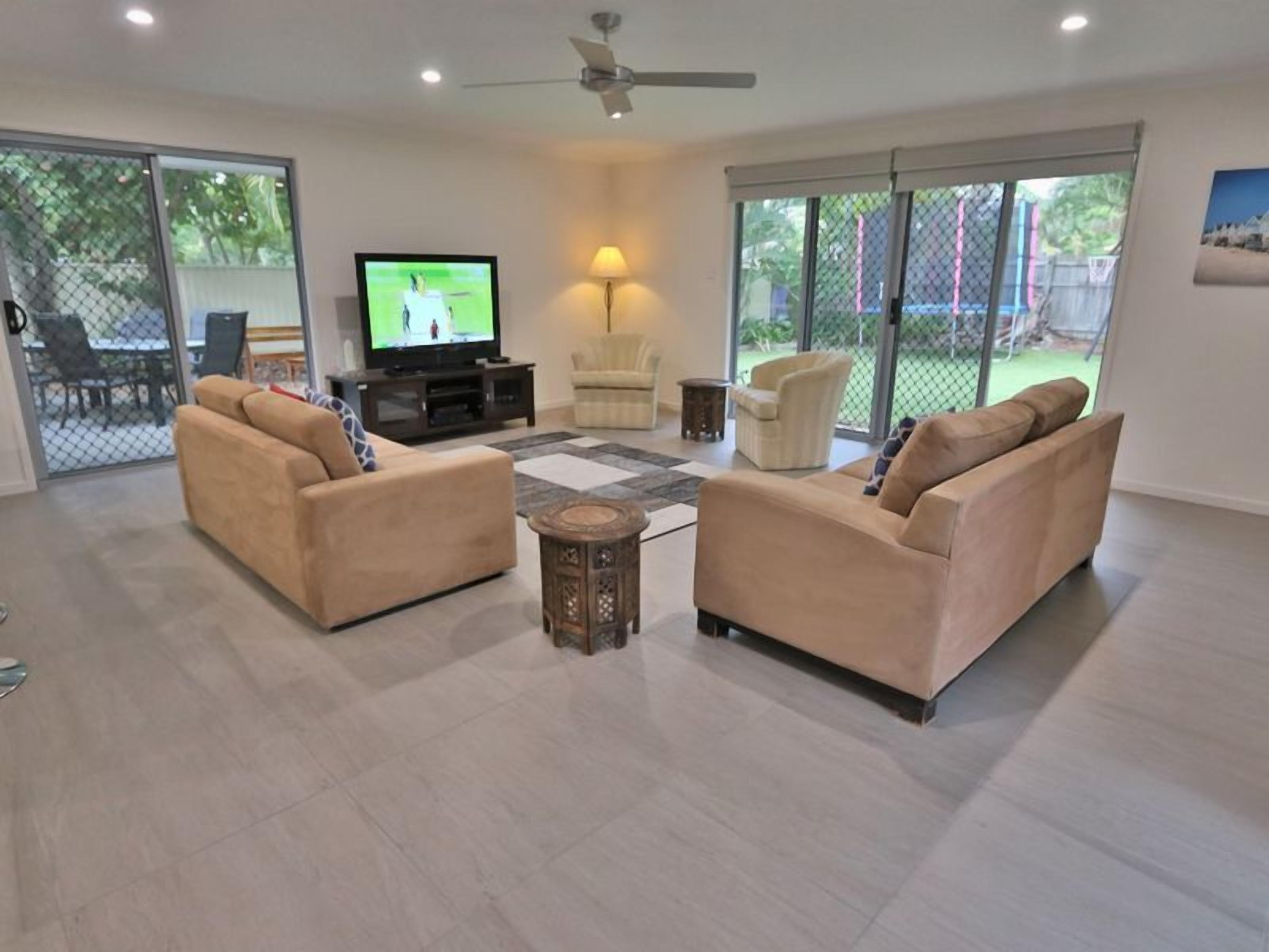 Sleeps 14/central Location/kids Toys And Play Equipment/fully Self Contained - Gold Coast