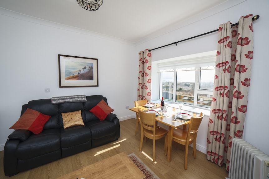 De Snug-2bed Apt Voor 4 Personen Met Fantastisch Uitzicht Op Zee Direct Aan De Wild Atlantic Way - Ierland