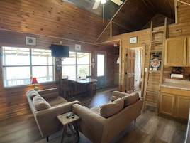 Rocky Top Cabin, Pet Friendly | Roupa de alta qualidade, camas de colchão pillowtop