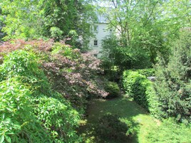 Minibar, cofre no quarto, secretária, quartos insonorizados 