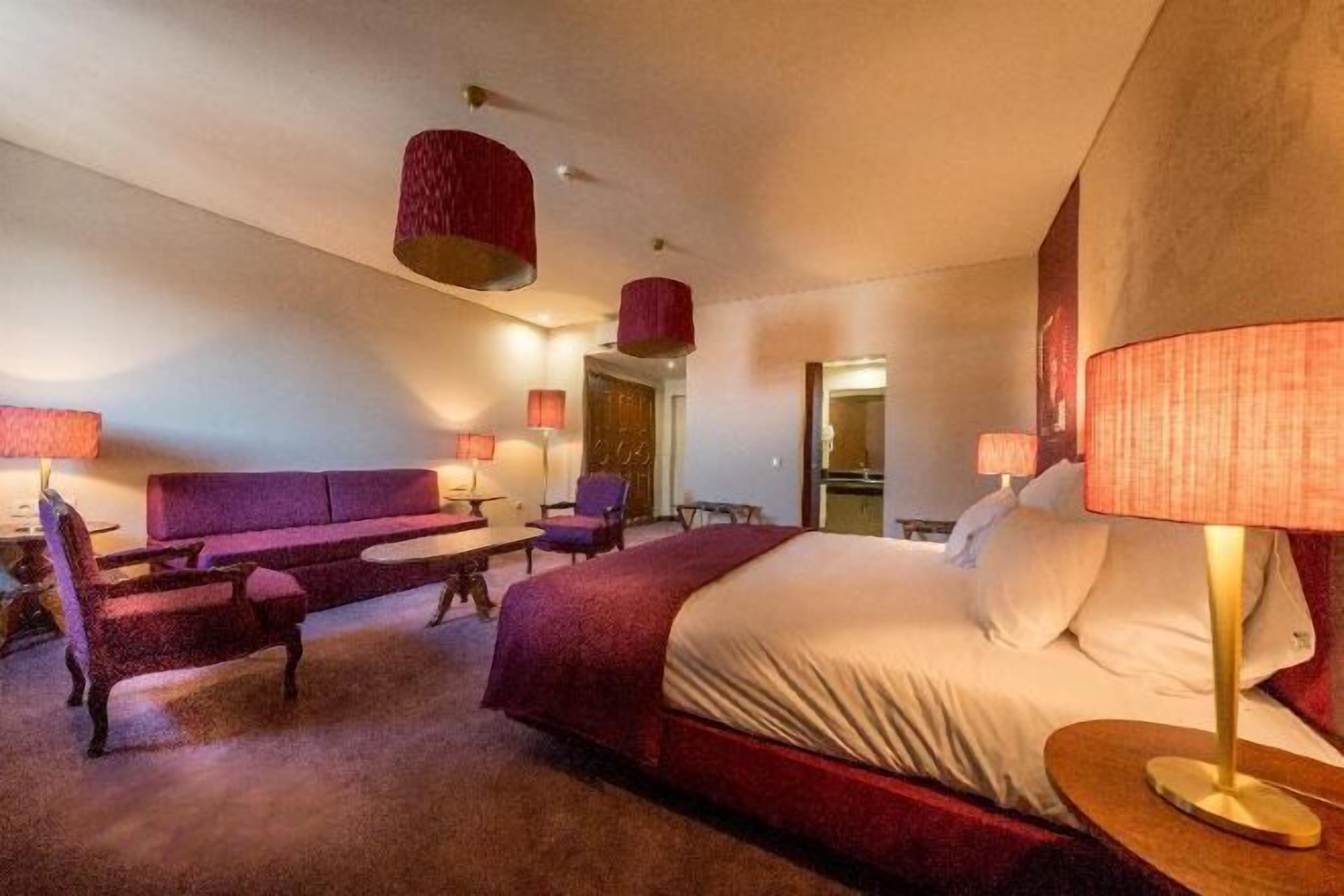 Minibar, cofre no quarto, cortinas/cortinados opacos 