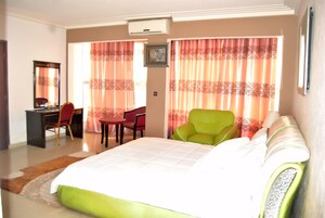 Quarto Standard | Minibar, cofre no quarto, secretária, cortinas/cortinados opacos 