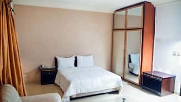 Quarto Clássico | 1 quarto, minibar, cofre no quarto, secretária