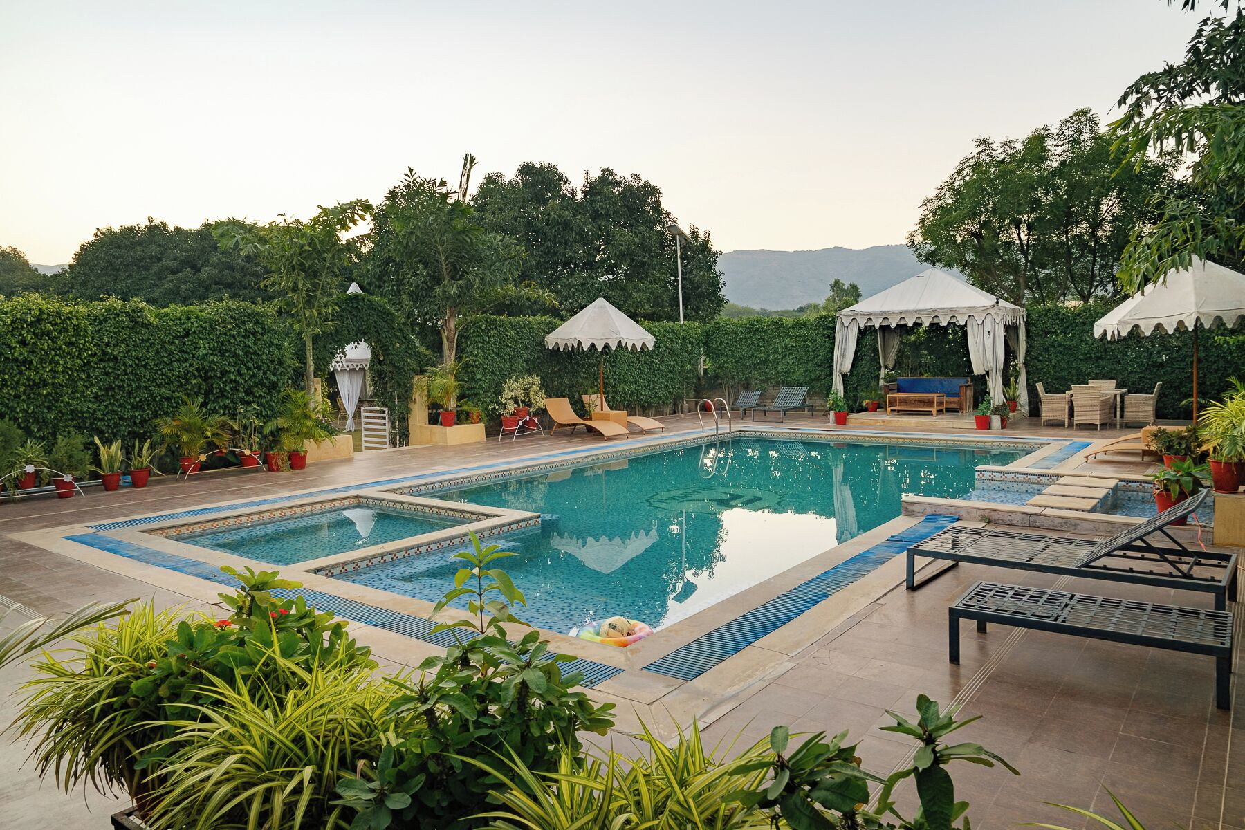 Piscina exterior, da(s) 8:00 à(s) 20:00, espreguiçadeiras 