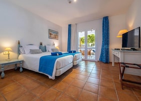 Quarto casal | Cofres nos quartos, escrivaninha, Wi-Fi de cortesia, roupa de cama