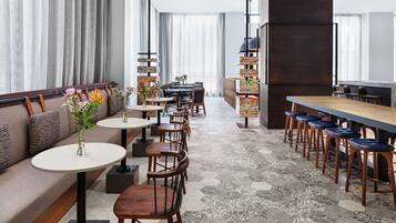 Pequenos-almoços e jantares servidos