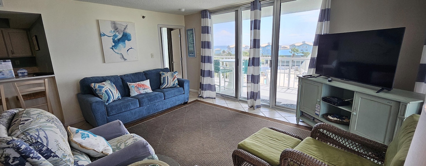 Cozy 2br Condo With Water Views And Huge Pool -3b - Pensacola, FL