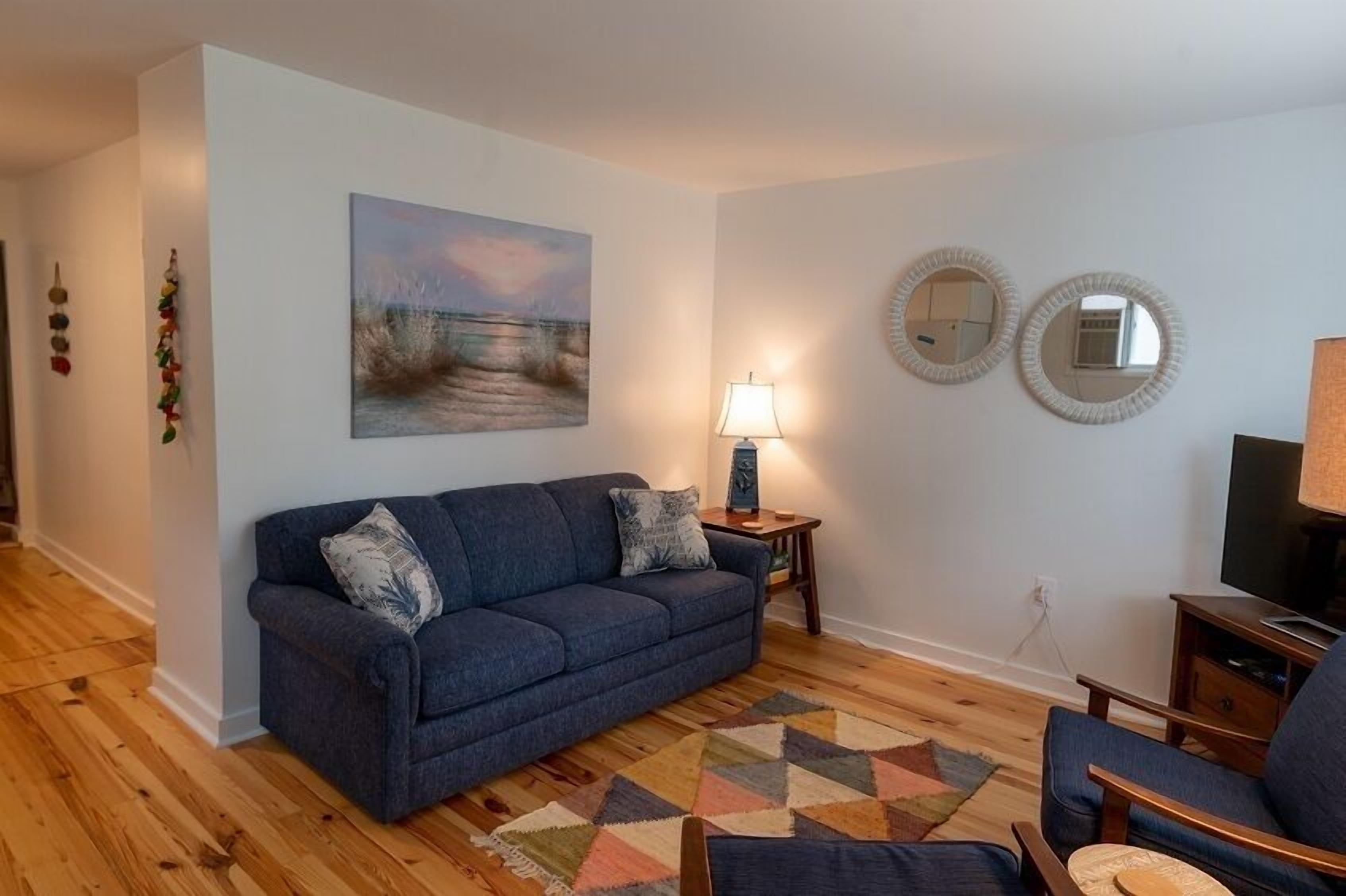 Cute And Cozy Home Located In The Heart Of Ludington, Near Lake Michigan! - Ludington, MI