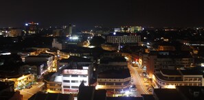 Apartamento, 3 quartos | Vista do quarto