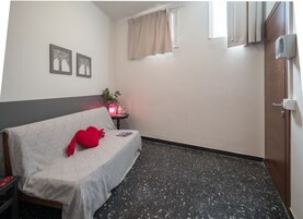 Apartamento, 2 quartos, 2 casas de banho | Sala de estar | Smart TV de 43 polegadas com canais digitais