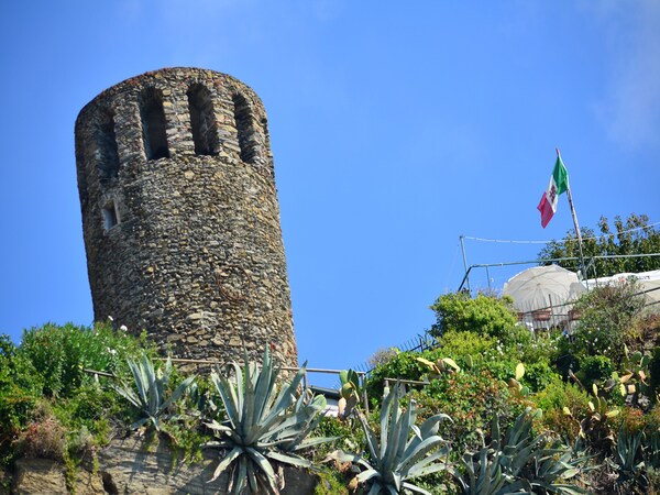 Muin A Ventu Historical Tower - Cinque Terre