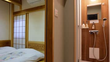 Cofres nos quartos, Wi-Fi de cortesia, roupa de cama