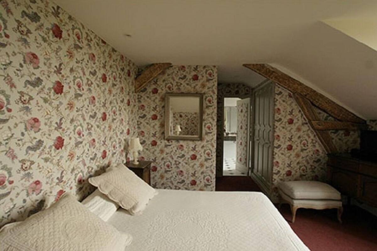 Quarto Clássico com Cama de Casal | Quartos insonorizados, ferro/tábua de engomar, camas desdobráveis 