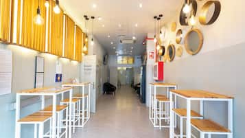 Dormitório Partilhado, apenas para mulheres (6-bed dorm) | Roupa de alta qualidade, edredões de penas, secretária