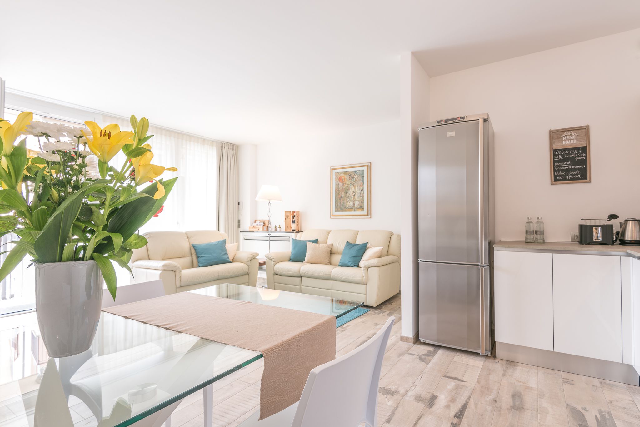 Apartamento, 2 quartos (4) | Área de estar | TV de tela plana 32 polegadas com canais a cabo, TV, pisos aquecidos
