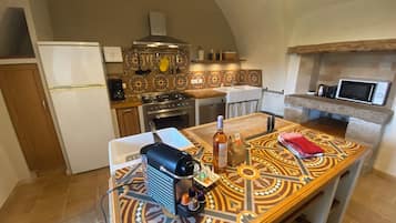Apartamento Nobre | Cozinha privada | Uma máquina de café expresso, uma cafeteira/bule, uma chaleira elétrica