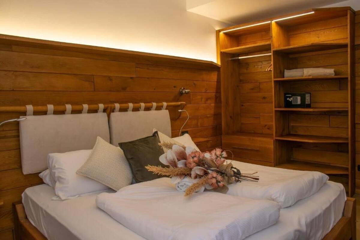 Suite, 1 quarto, junto à piscina (Suite Acquaviva) | Roupa de alta qualidade, edredões de penas, camas de colchão pillowtop 