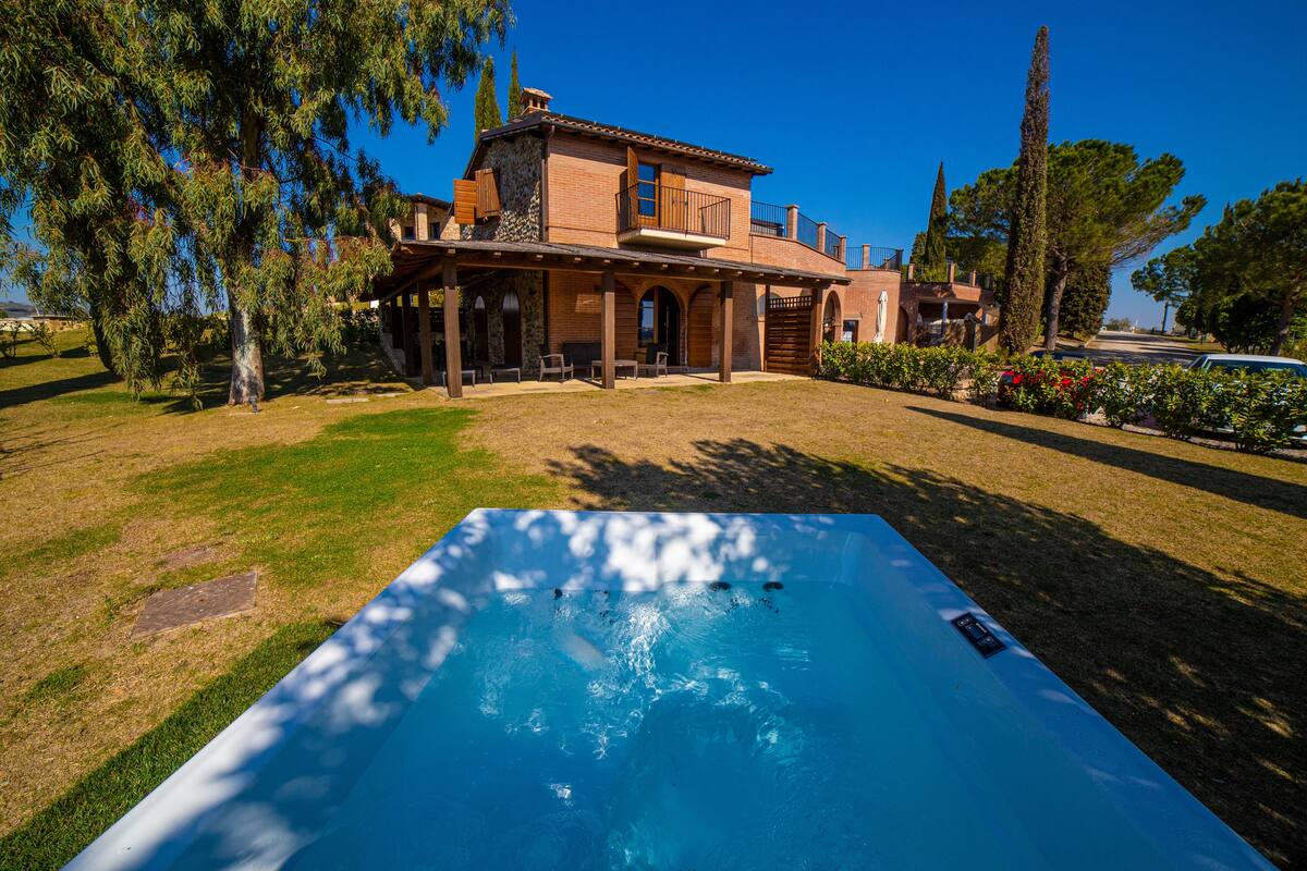 Villa Superior, banheira de hidromassagem grande (Villa Vino) | Terraço/pátio interior