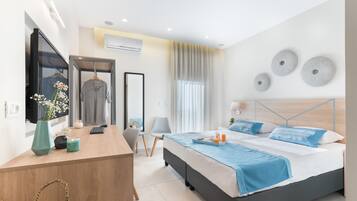Quarto Standard, varanda, vista para o mar | Sala | Smart TV de 48 de polegadas com canais via satélite, televisor, Netflix