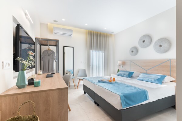 Santorini Main Square - Santorini