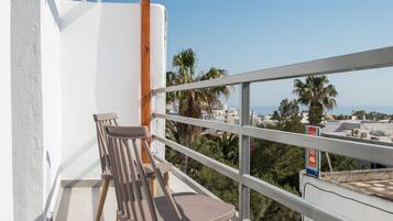 Quarto Standard, varanda, vista para o mar | Varanda