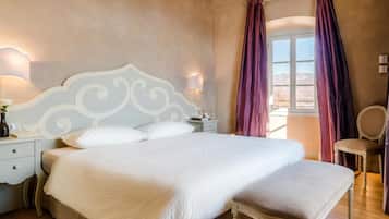 1 quarto, edredons de pluma, cofres nos quartos, escrivaninha