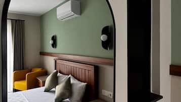 Quarto casal luxo | Cofres nos quartos, escrivaninha, quartos à prova de som