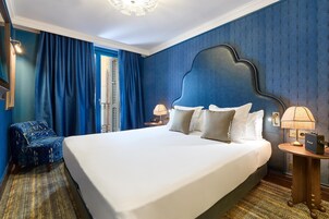 Edredons de pluma, camas Select Comfort, frigobar, cofres nos quartos