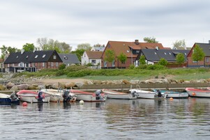 Toalhas de banho, sabonete, papel higiênico 