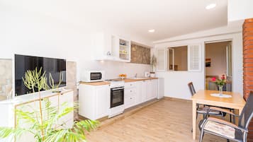 Apartamento, 2 quartos, terraço, vista para o mar | Cozinha privada