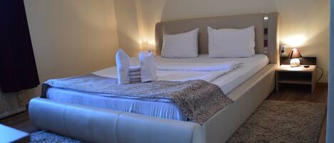 Escrivaninha, ferros/tábuas de passar roupa, Wi-Fi de cortesia